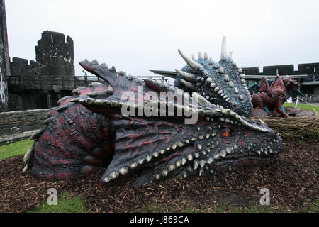 The dragons Dewi and Dwynwen at Caerphilly castle Stock Photo - Alamy
