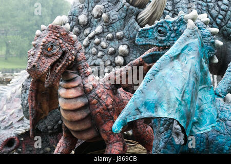 The dragons Dewi and Dwynwen at Caerphilly castle Stock Photo - Alamy