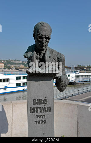 Istvan Bibo statue Budapest Hungary Stock Photo - Alamy