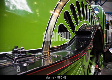 GNR 4-2-2 'Stirling Single' steam locomotive train National Railway ...
