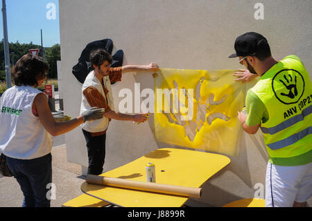 Greenpeace and ANV-COP 21 activists protest against Total's drilling ...