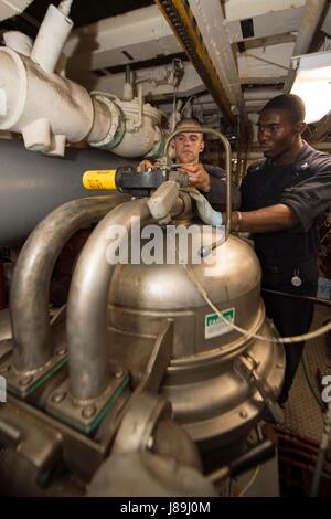 Gas Turbine Systems Technicians aboard the USS Ross (DDG 71) perform ...