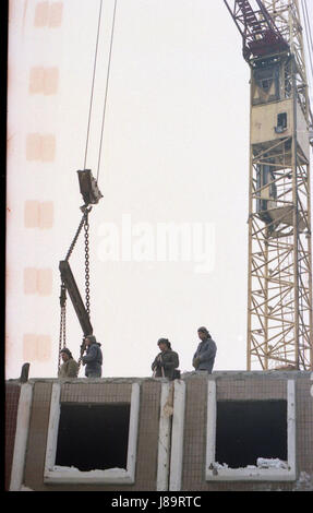 men ontop of building and working Stock Photo - Alamy
