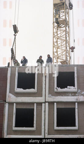 men ontop of building and working Stock Photo - Alamy