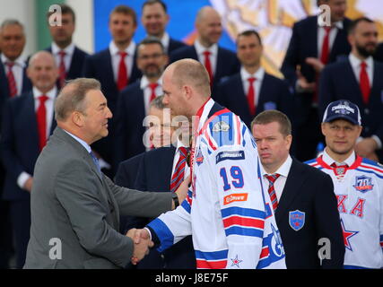 VLADISLAV TRETIAK goalie Ice-hockey Soviet Stock Photo - Alamy