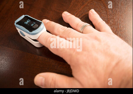 A portable sensor makes it easy to check oxygen level and pulse rate in ...