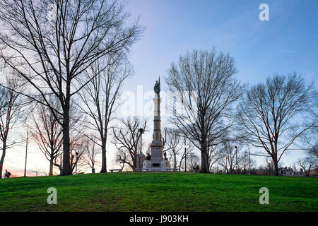The Soldiers and Sailor Monument on Boston Common wears traffic cones ...