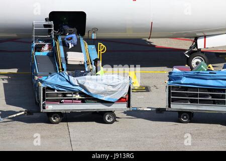 The loose luggage being loaded into narrow body aircraft Stock Photo ...