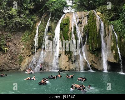 Philippines. 29th May, 2017. Due to hot and humid weather of Metro ...