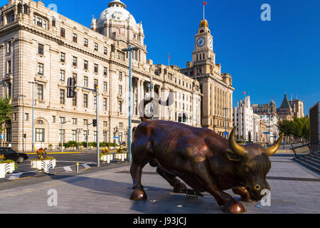 Bronze statue of a bull on the Bund Shanghai China Stock Photo - Alamy