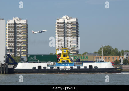 Woolwich ferry on a sunny day in Summer. - Greenwich - London, United ...