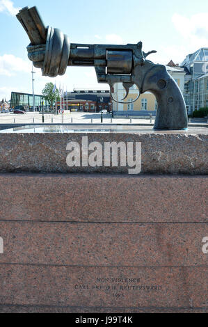 Sweden, Malmö, sculpture "Non Violence", Carl Fredrik Reuterswärd ...