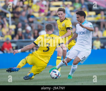 Seattle Sounders FC midfielder Cristian Roldan (7) pulls the shirt of ...