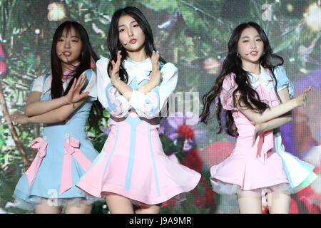 S. Korean girl group ELRIS South Korean girl group ELRIS poses for a ...