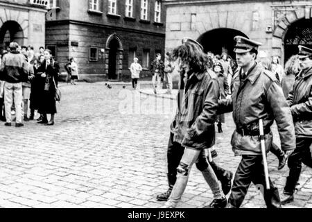 Street protests in Poland 1989-1990, militia - special police forces ...