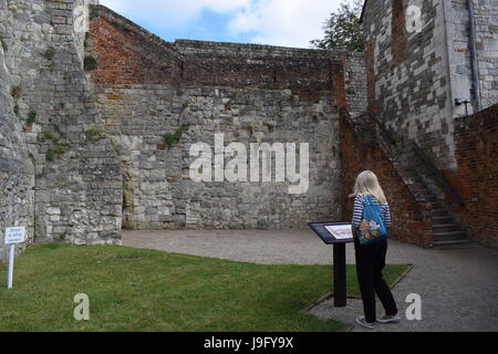 Farnham Castle Keep 0003 Stock Photo - Alamy