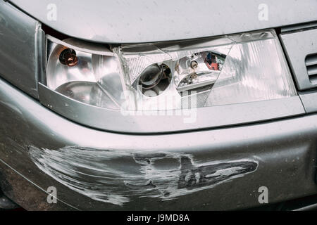 Broken vehicle headlamp Stock Photo: 310055968 - Alamy