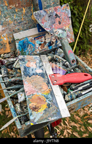 Artist David Anthony Babb known as DAB works on a painting using his ...