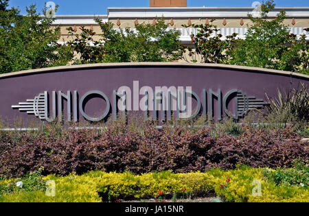 Union Landing shopping Center sign, Union City, California Stock Photo ...