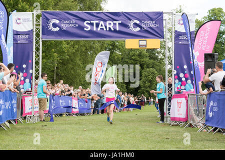 Start of a Cancer Research Race for Life fun run in Moat Park ...