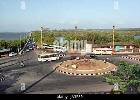 Divja Circle with Breda Pillars. Panaji, Goa, India Stock Photo - Alamy