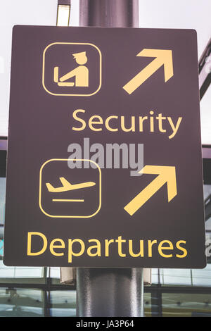 Airport sign showing the way to the airport terminal building Stock Photo - Alamy
