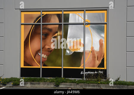Rothwell, Redcliffe, Australia: Signs on Petbarn store Stock Photo - Alamy
