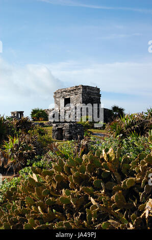 vertical view of Tulum ruins Stock Photo - Alamy