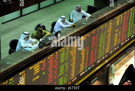 Kuwait City Kuwait Traders At The Stock Exchange Stock Photo - Alamy