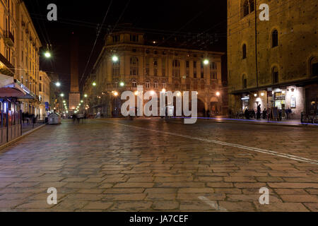 view on Asinelli tower through via Rizzoli in Bologna Stock Photo - Alamy