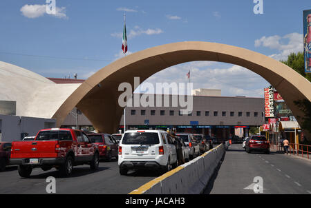 Nogales, Sonora, Mexico, borders the DeConcini Port of Entry customs ...