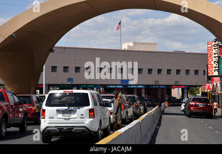 Nogales, Sonora, Mexico, borders the DeConcini Port of Entry customs ...