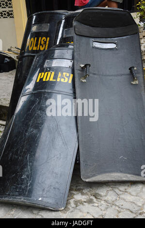 shields and batons guard riot police Stock Photo - Alamy