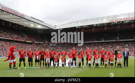 The Manchester United 2008 XI pose for a photograph before kick-off ...