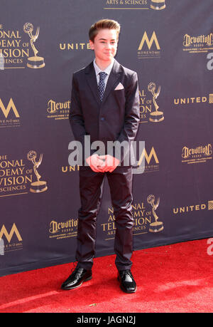 LOS ANGELES - APR 29: Isaac Kragten at the 2017 Creative Daytime Emmy ...
