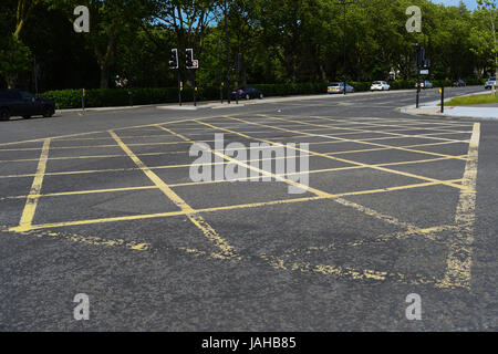 Traffic in yellow box junction in Central District of Hong Kong Stock ...