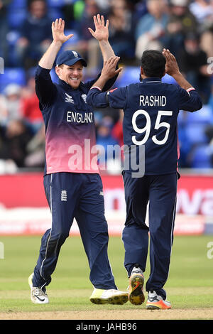 England's Adil Rashid, left, celebrates with teammate Ben Duckett the ...