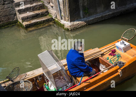 Canal boat on Pingjiang Road, Suzhou Stock Photo - Alamy