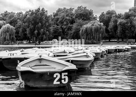 Rowing boats in Hyde Park in London, England Stock Photo - Alamy