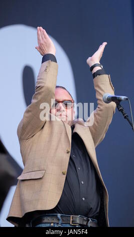 Simon Fowler, lead singer with the band Ocean Colour Scene performs on ...