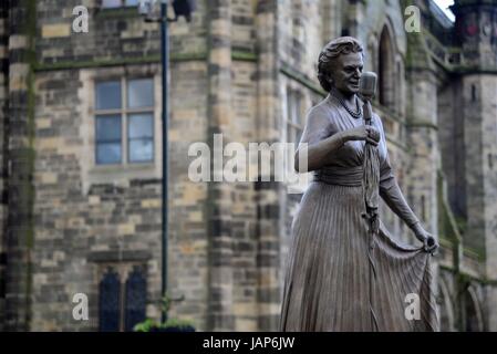 Gracie Fields Statue, Rochdale Stock Photo - Alamy