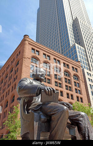 MAYOR TOM JOHNSON STATUE PUBLIC SQUARE DOWNTOWN CLEVELAND OHIO USA ...