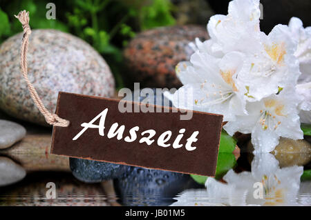 Etikett Pappe Auszeit Schild Stock Photo - Alamy