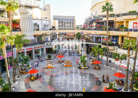 Babylon Court Hollywood and Highland Shopping Mall Entertainment ...