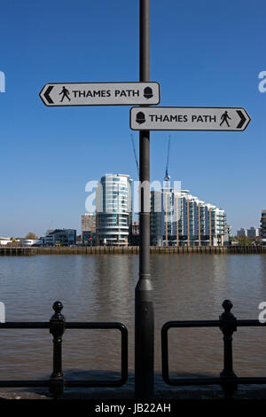 Thames Path Walkway Stock Photo - Alamy