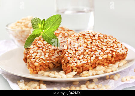 Puffed rice covered in caramel - closeup Stock Photo - Alamy