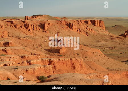 flaming rock of bayanzag in mongolia Stock Photo - Alamy