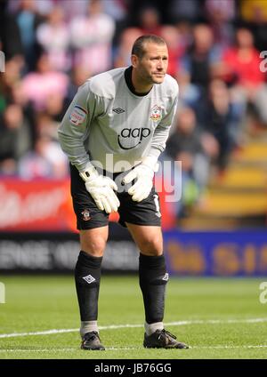 KELVIN DAVIS SOUTHAMPTON FC SOUTHAMPTON FC KC STADIUM HULL ENGLAND 20 ...