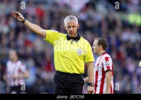 CHRIS FOY FOOTBALL REFEREE KC STADIUM HULL ENGLAND 27 March 2010 Stock ...