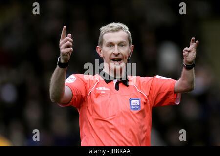 KEITH HILL FOOTBALL REFEREE FOOTBALL REFEREE KC STADIUM HULL ENGLAND 29 ...
